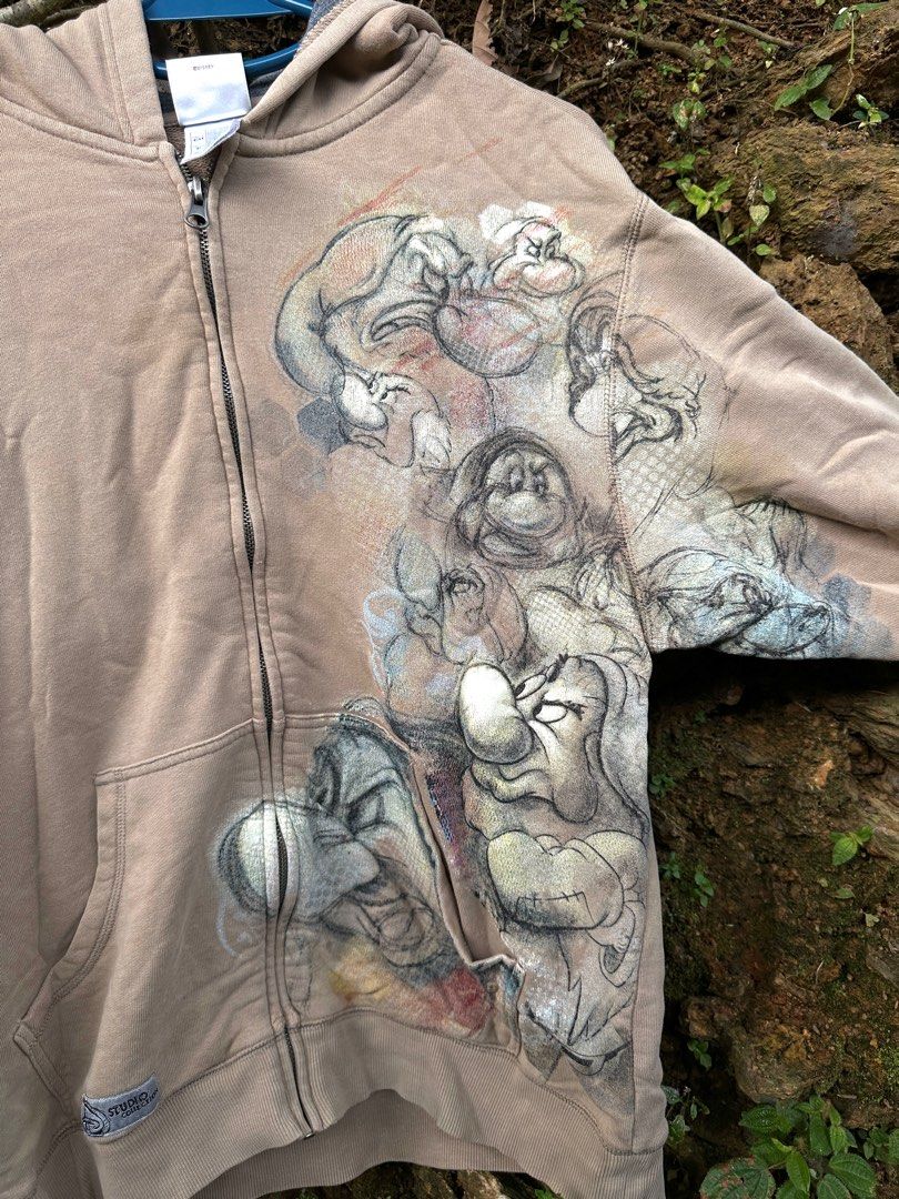 Vintage Grumpy Snow White, Men's Fashion, Tops & Sets, Hoodies on Carousell