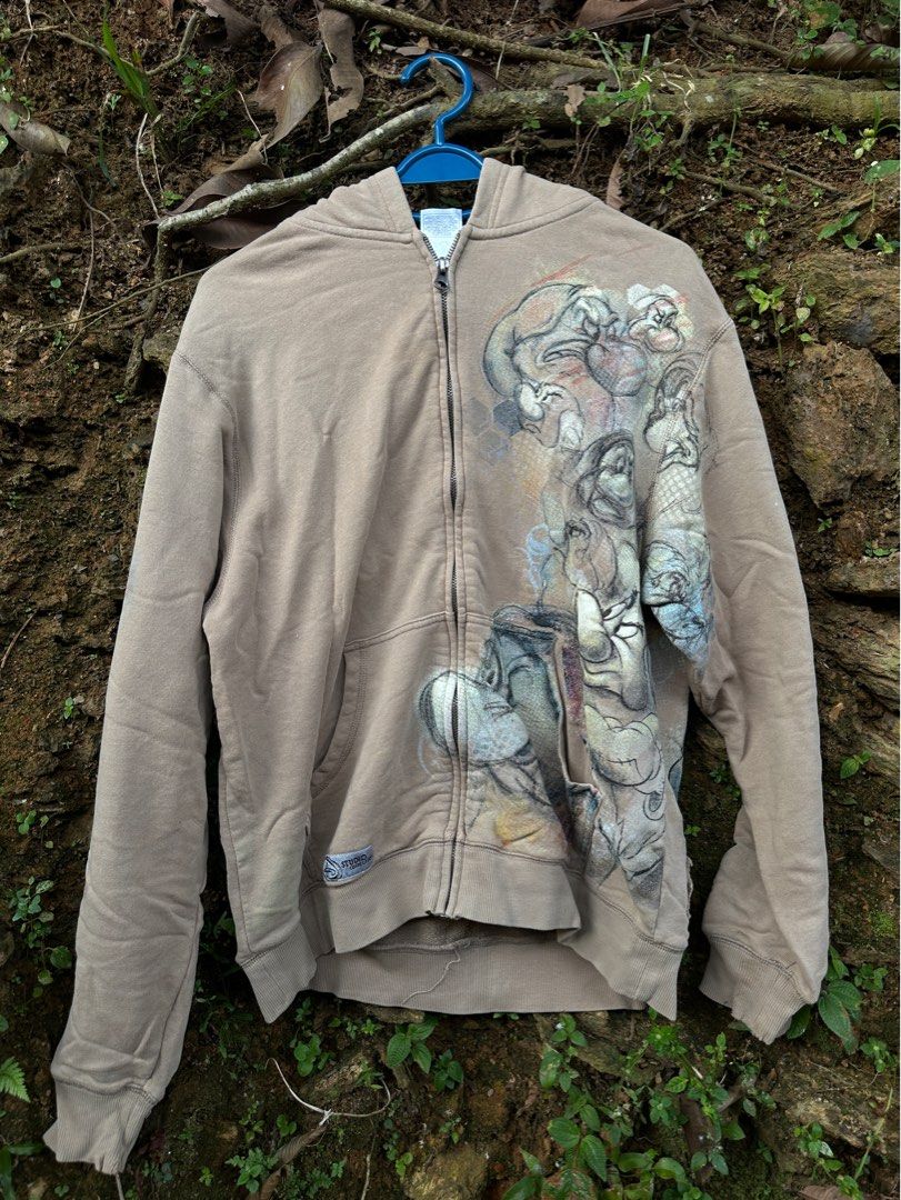 Vintage Grumpy Snow White, Men's Fashion, Tops & Sets, Hoodies on Carousell