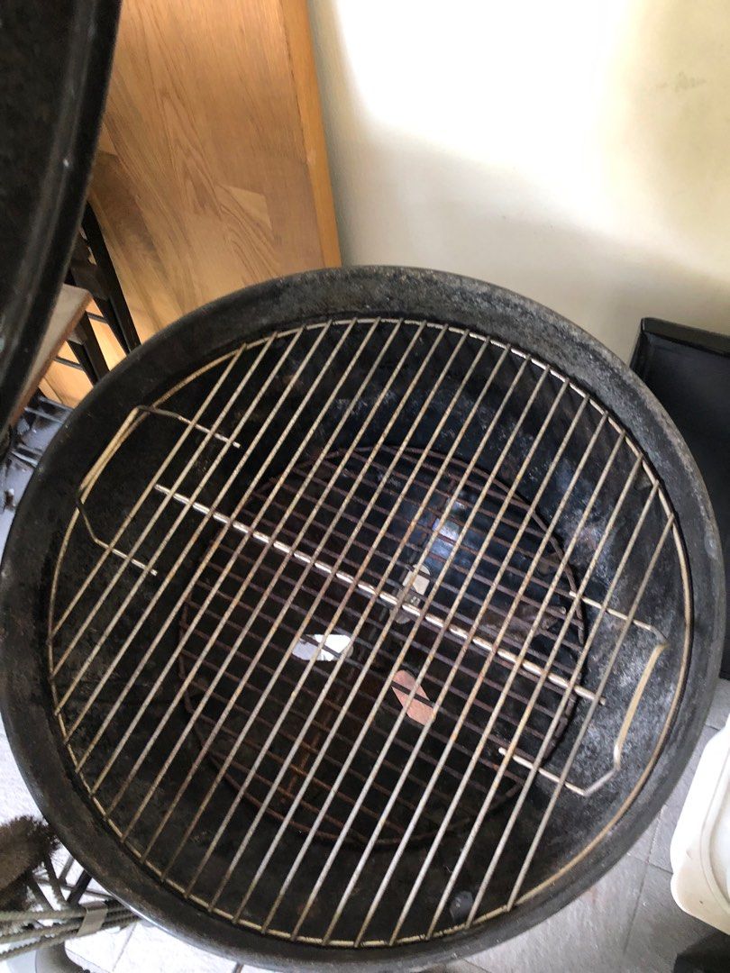 Weber bbq grill round, TV & Home Appliances, Kitchen Appliances, BBQ ...