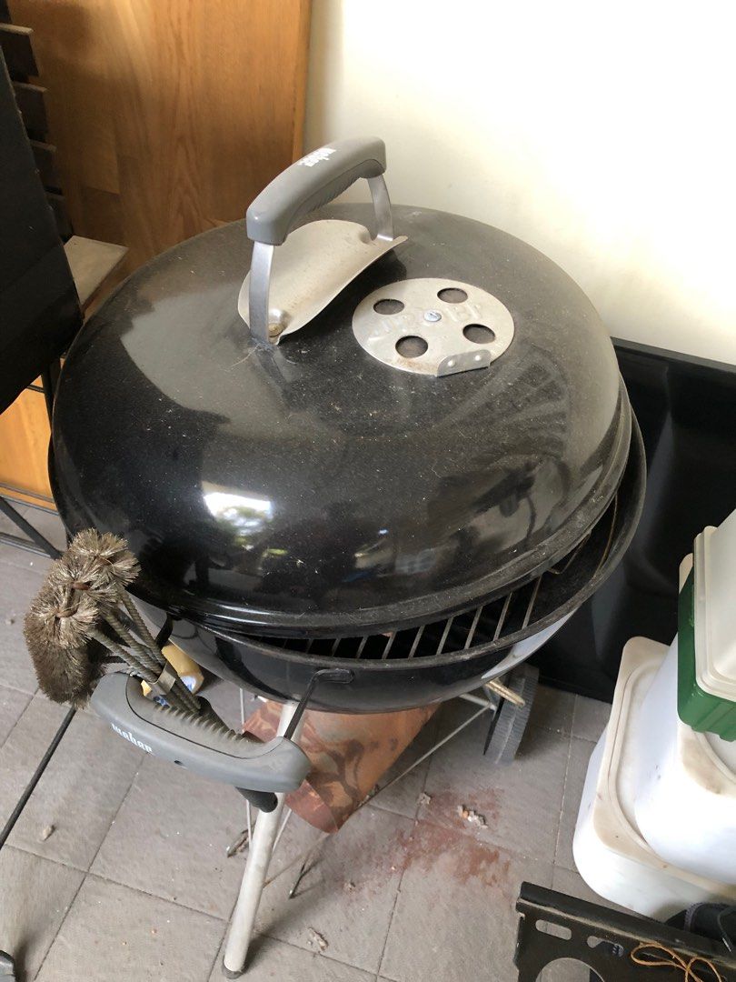 Weber bbq grill round, TV & Home Appliances, Kitchen Appliances, BBQ ...