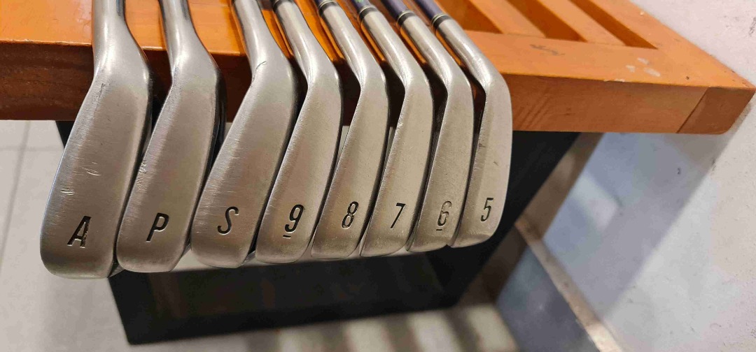 XXIO 9 Iron set, Sports Equipment, Sports & Games, Golf on Carousell