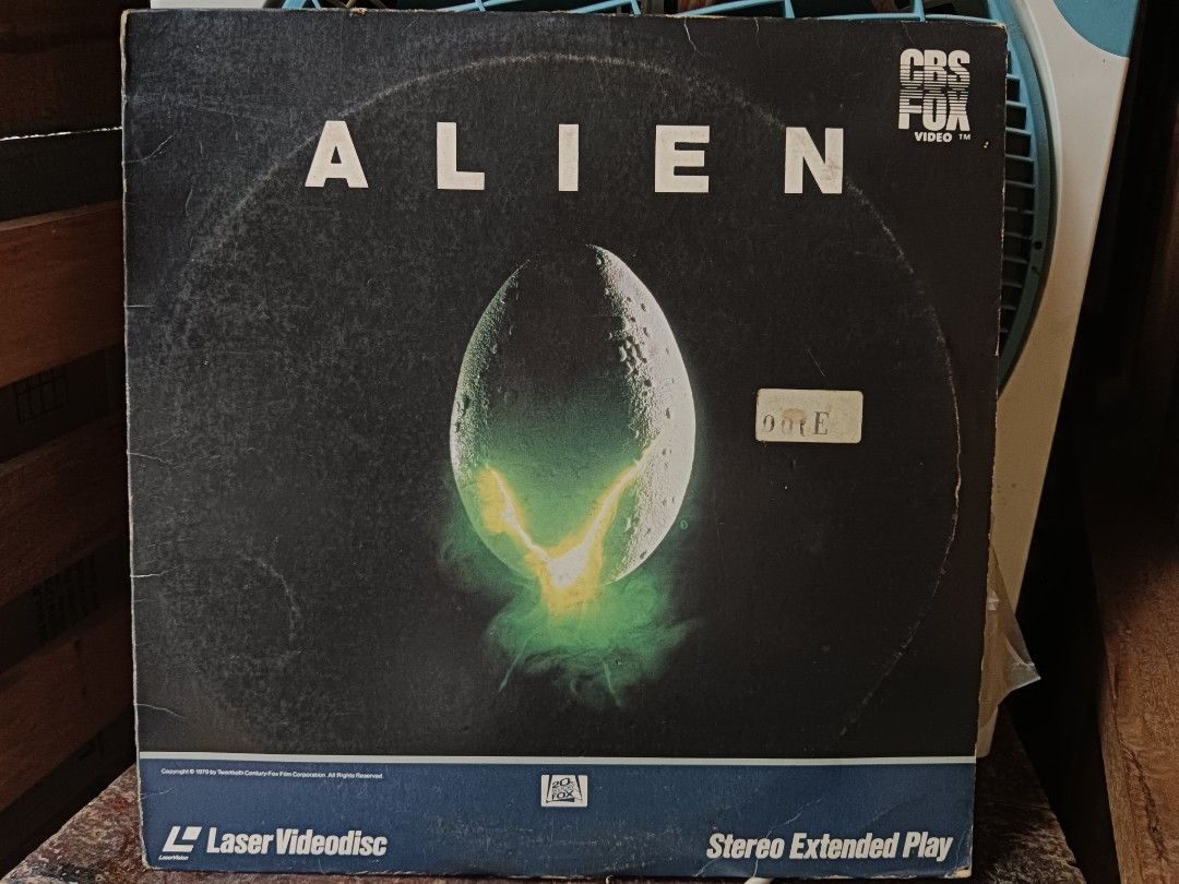 Alien laser disc lama vintage, Hobbies & Toys, Music & Media, CDs ...