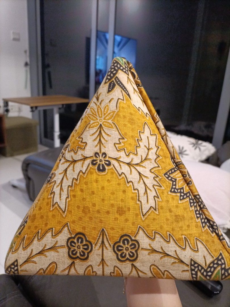 Batik triangle pouch/dumpling bag, Women's Fashion, Bags & Wallets ...