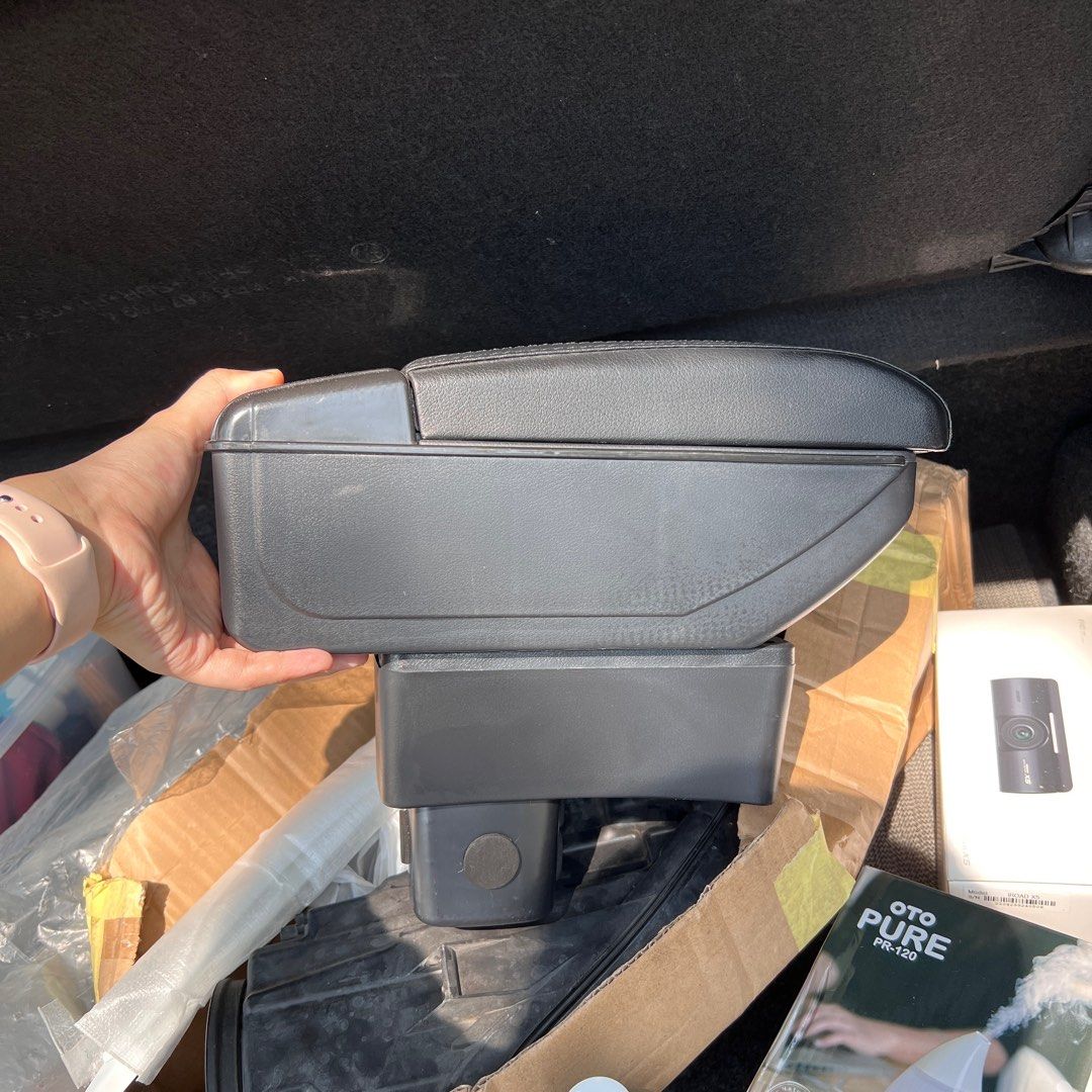 Black Suzuki Swift Arm Rest, Car Accessories, Accessories on Carousell