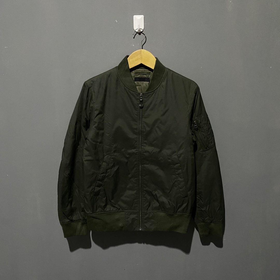 Bomber Jaket Uniqlo Ijo Army, Fesyen Pria, Pakaian , Baju Luaran di ...