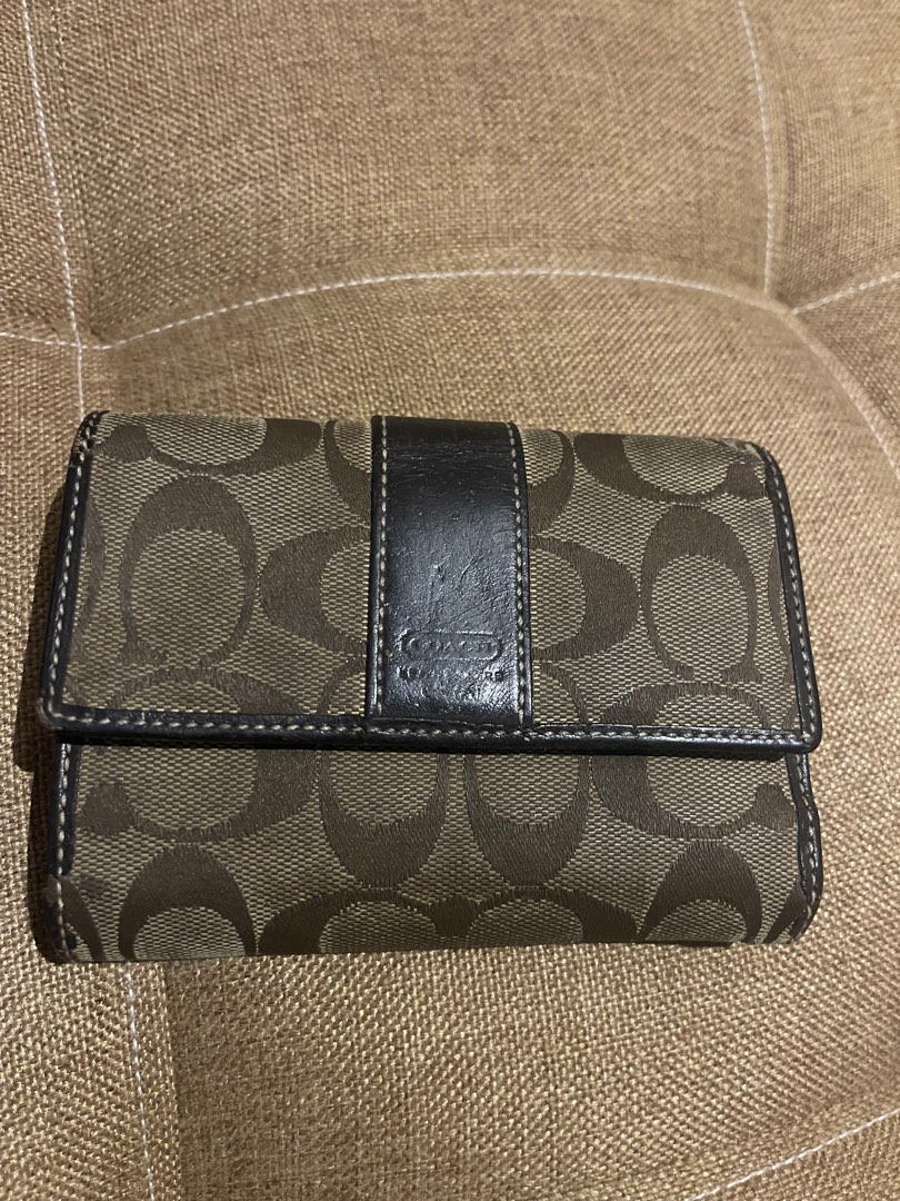 Coach wallet, Women's Fashion, Bags & Wallets, Wallets & Card holders ...
