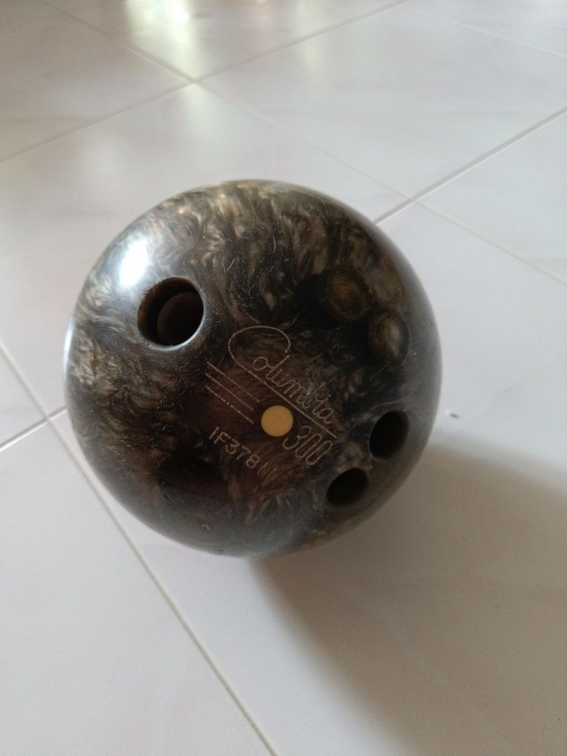 Columbia 300 bowling ball, Sports Equipment, Sports & Games, Billiards ...