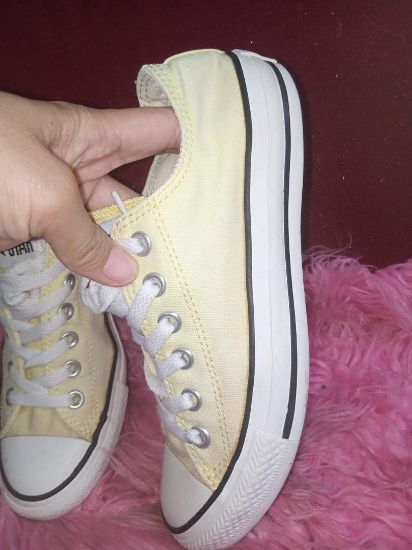 Converse ukay source, Women's Fashion, Footwear, Sneakers on Carousell