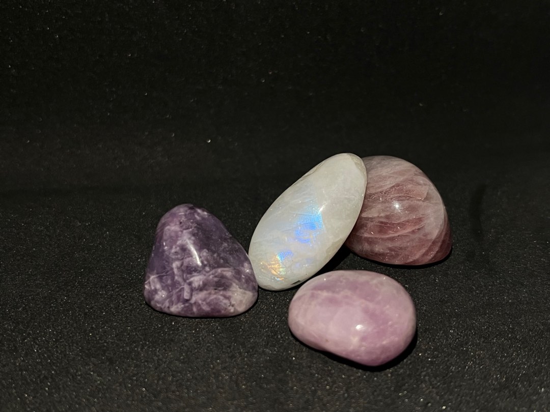 Crystal tumbles/set, Women's Fashion, Jewelry & Organisers, Precious ...