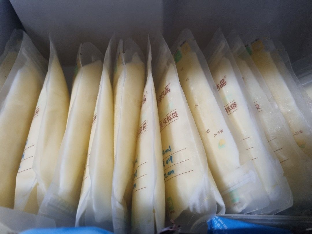 Frozen breastmilk (EBM), Babies & Kids, Nursing & Feeding ...