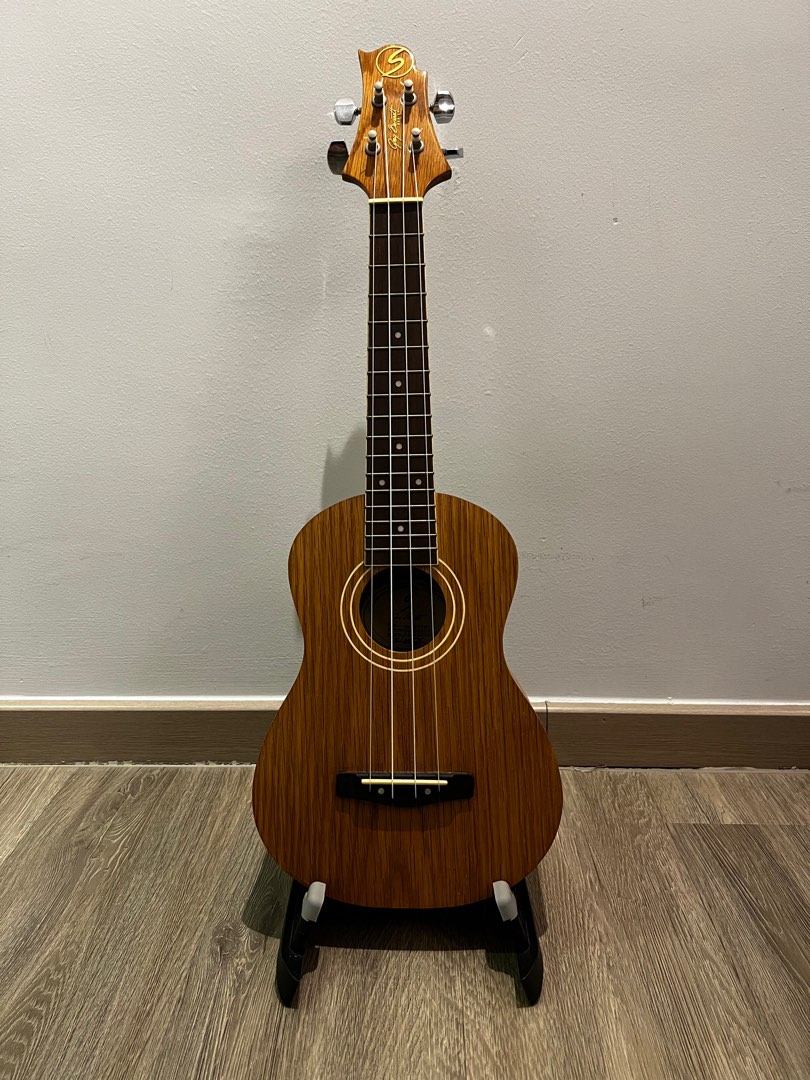 Greg Bennett Concert Ukulele, Hobbies & Toys, Music & Media, Musical ...