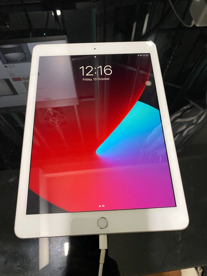 iPad 6th Gen 9.7 Wifi Silver 32GB, Mobile Phones & Gadgets, Tablets ...
