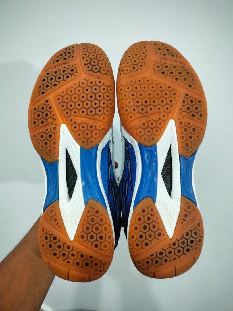 Kasut badminton apacs 8uk, Men's Fashion, Footwear, Casual shoes on ...