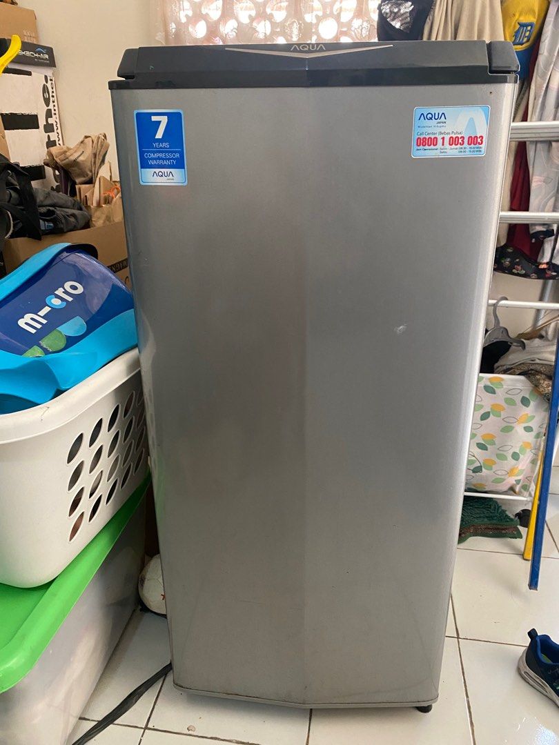 Kulkas Merek Aqua, Elektronik, Lainnya di Carousell