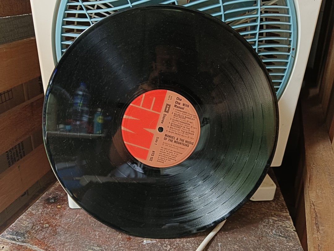 LP piring hitam vinyl lama vintage cha cha cha, Hobbies & Toys, Music & Media, CDs & DVDs on ...