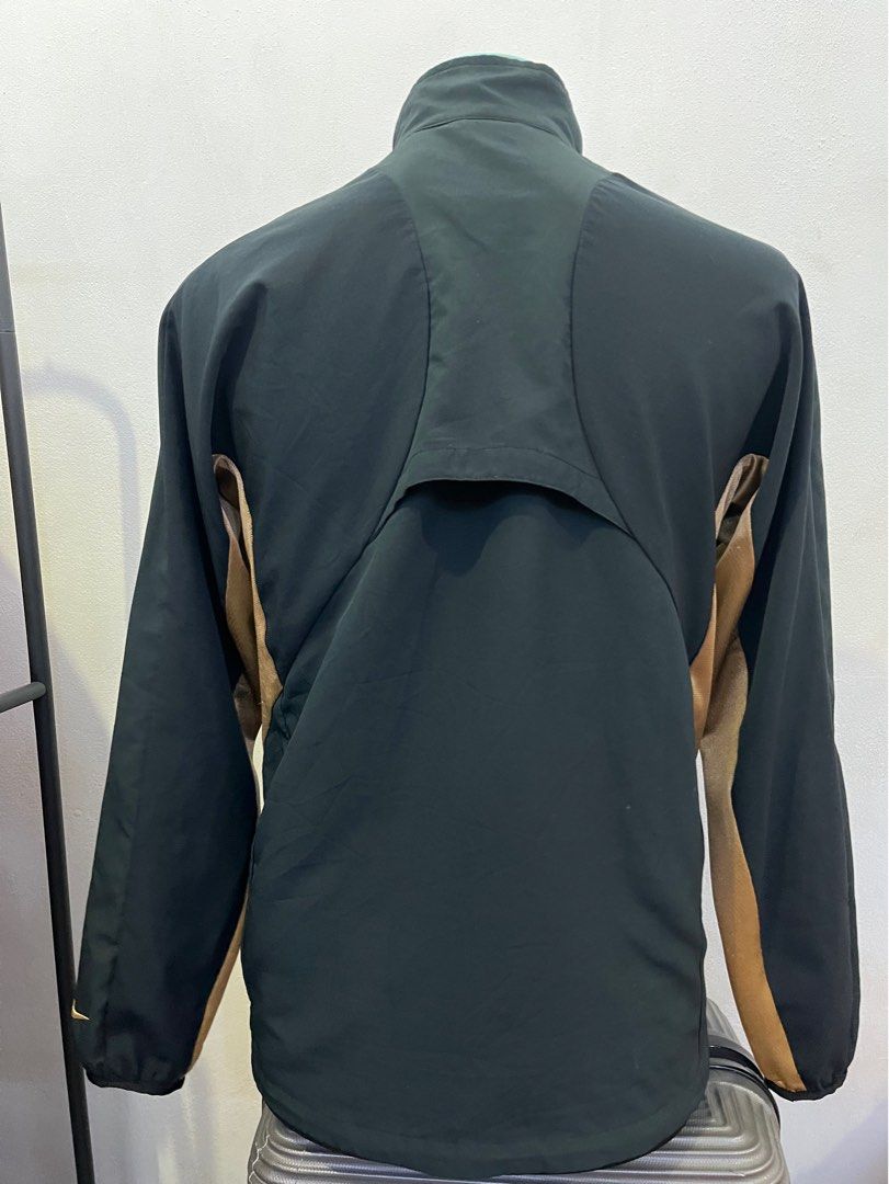 Nike Winbreaker, Men's Fashion, Coats, Jackets and Outerwear on Carousell