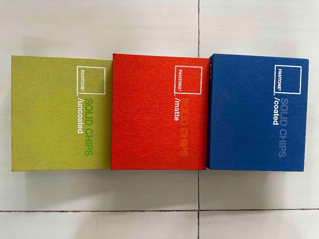 PANTONE solid chips (Coated+Uncoated+Matte), 興趣及遊戲, 手作＆自家設計, 工藝用品及工具 ...