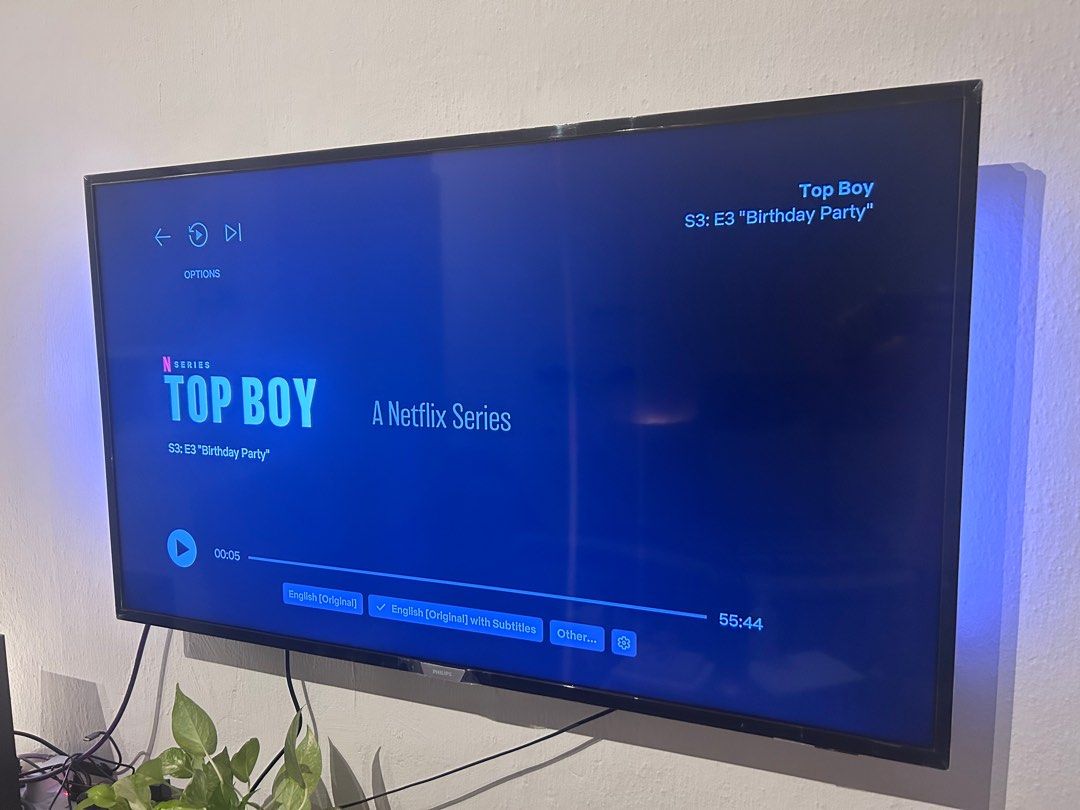 Philips 44 inch TV screen and bracket, TV & Home Appliances, TV ...