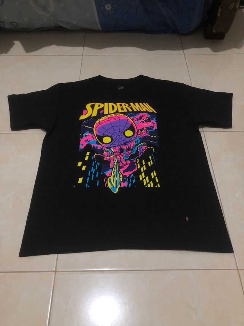Pop Tees x Marvel Kaos hitam Marvel bergambar Spider-man Spiderman ...