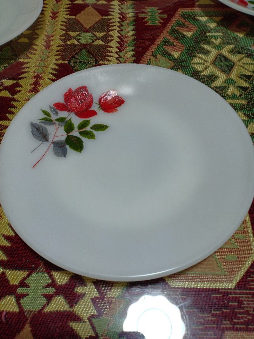 Pyrex cake plate, TV & Home Appliances, Other Home Appliances on Carousell