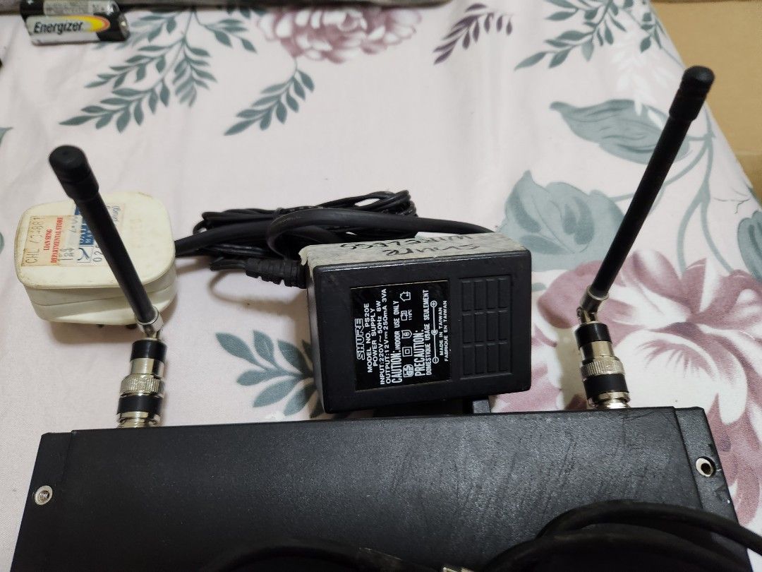 Shure LX4 Receiver and LX1 transmitter with audio jack wireless, Audio ...