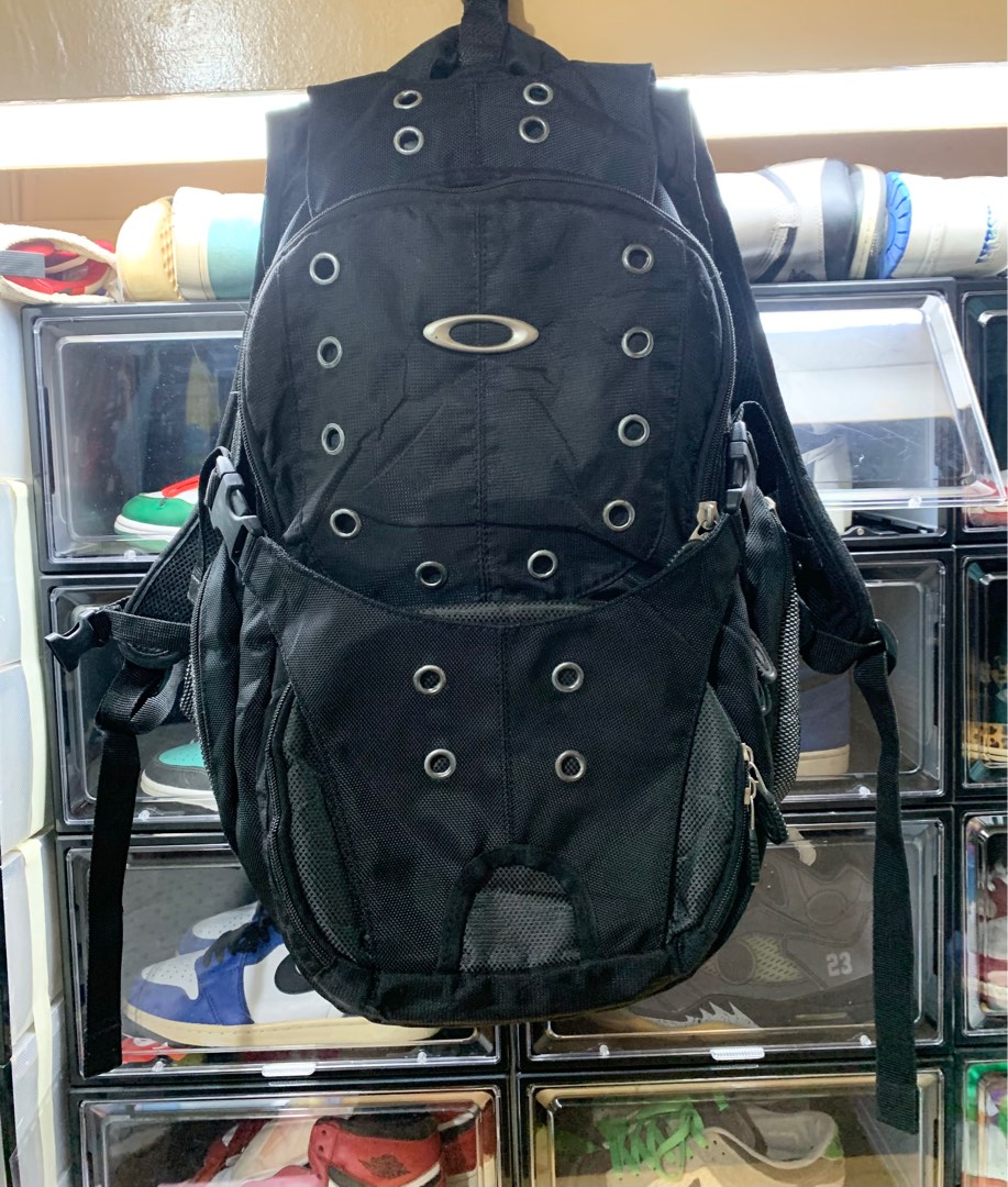 Vintage Oakley Icon backpack, Men's Fashion, Bags, Backpacks on Carousell