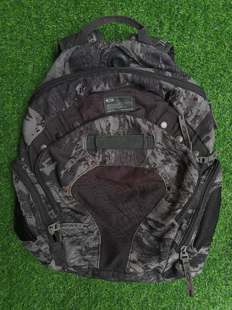 Vintage oakley tactical backpack, Men's Fashion, Bags, Backpacks on ...