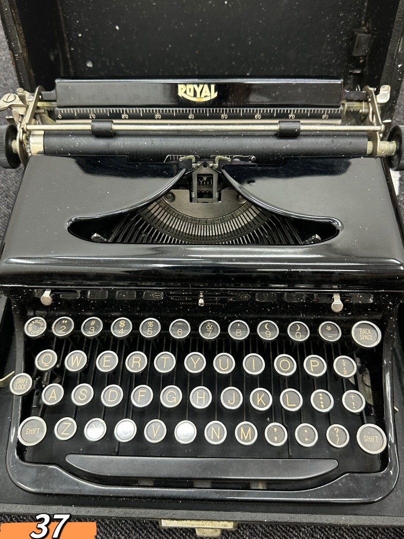 1930s Royal Model O Portable Typewriter, Hobbies & Toys, Memorabilia ...