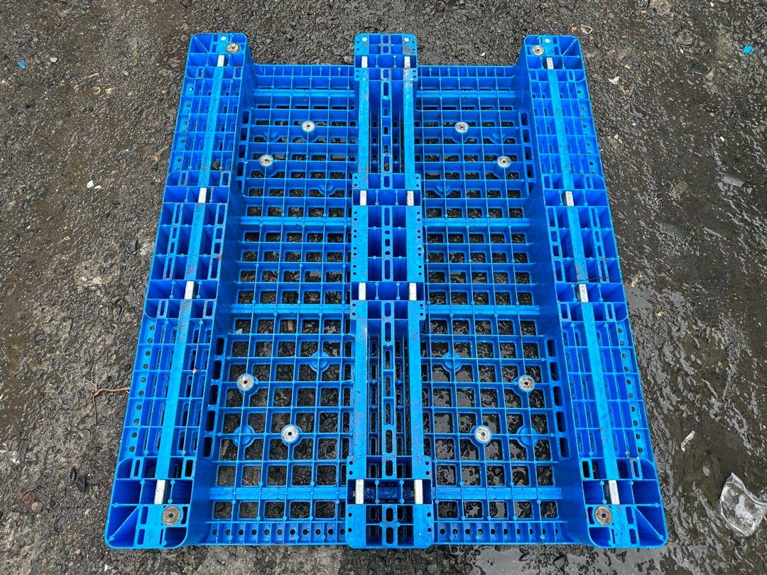 2 Way Heavy Duty Plastic Pallet, Commercial & Industrial, Industrial ...