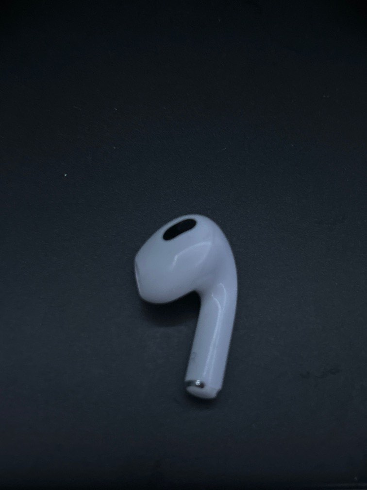 AirPods 3 gen model A2565 Right, Audio, Earphones on Carousell