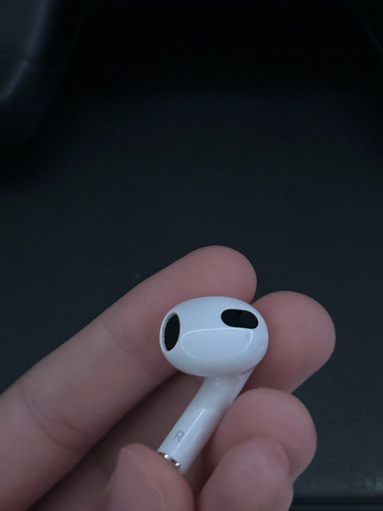 AirPods 3 gen model A2565 Right, Audio, Earphones on Carousell