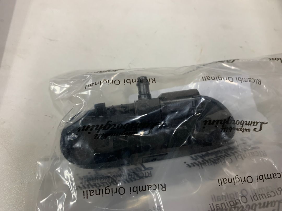 Audi Q8/ Lamborghini Urus 4MN Windscreen Spary nozzle, 汽車配件, 改裝、內外零件 ...