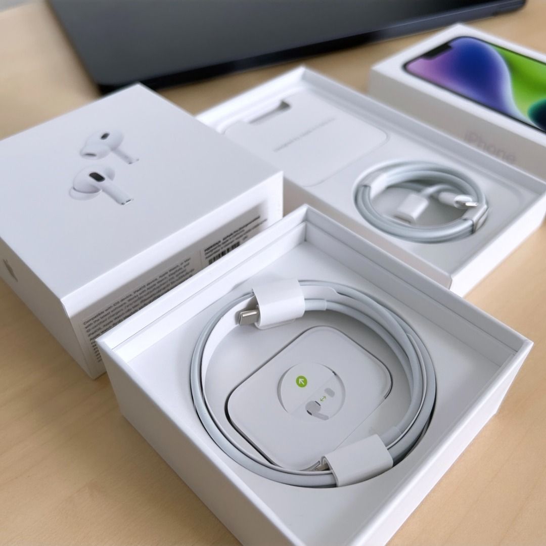 Bubble Wrap Apple USB-C to Lightning Cable (1m), Mobile Phones ...