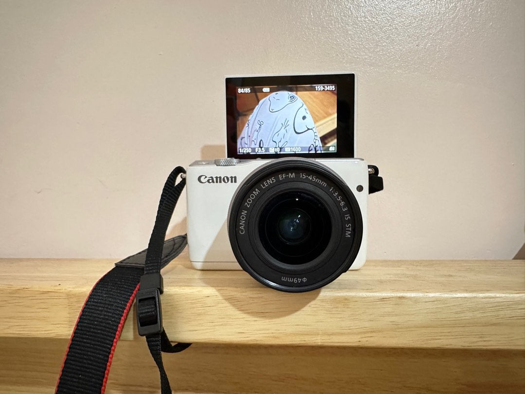 Canon EOS M10 Mirrorless Camera, Photography, Cameras on Carousell