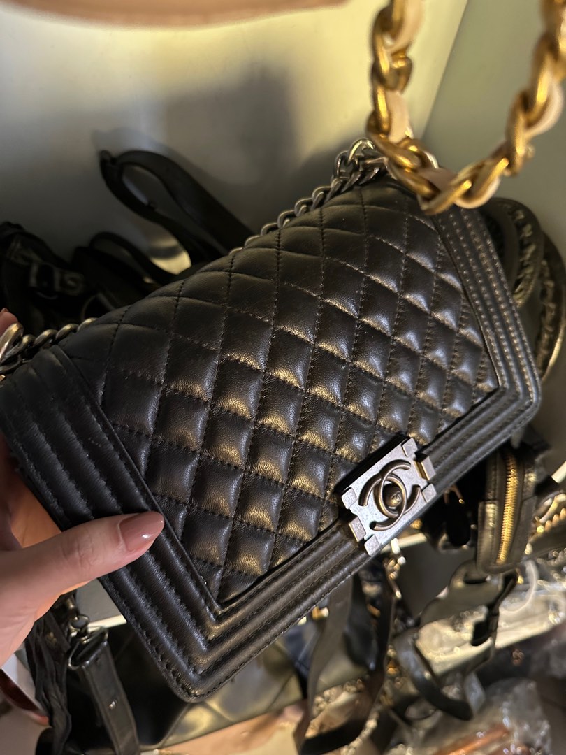 Chanel Boy, Barang Mewah, Tas & Dompet di Carousell