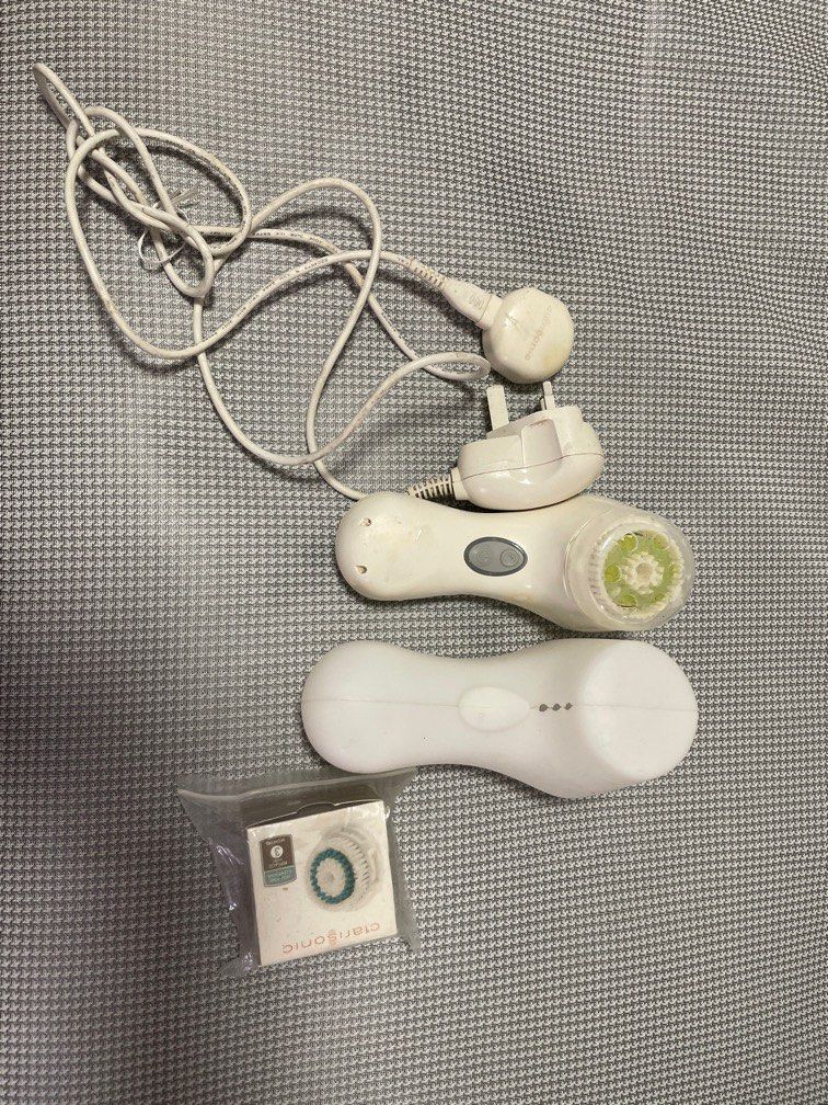 Clarisonic face wash with new head, Beauty & Personal Care, Face, Face ...