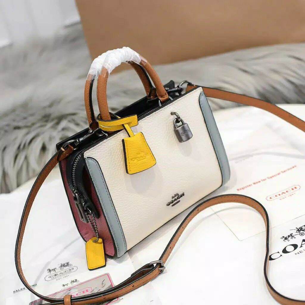 Coach mini sling bag, Barang Mewah, Tas & Dompet di Carousell