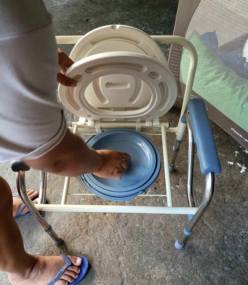 Commode chair skeleton, Health & Nutrition, Medical Supplies & Tools on ...
