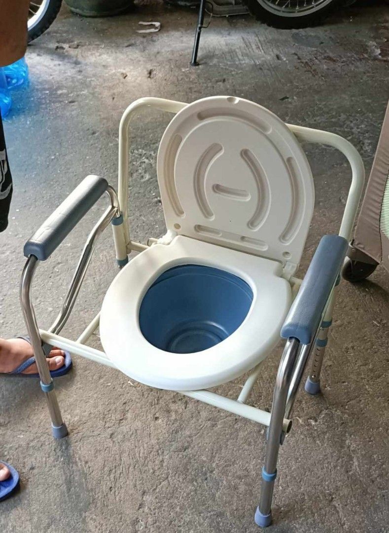 Commode chair skeleton, Health & Nutrition, Medical Supplies & Tools on ...