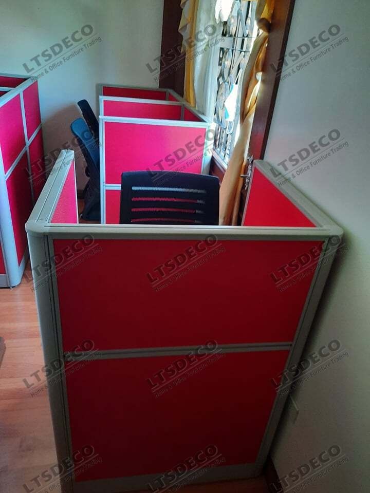 CUBICLE TABLE FURNITURE OFFICE PARTITIONS, Furniture & Home Living ...