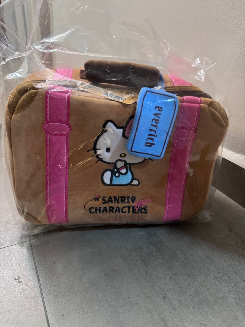 Everich Hello Kitty stress relief blanket and pillow, Hobbies & Toys ...