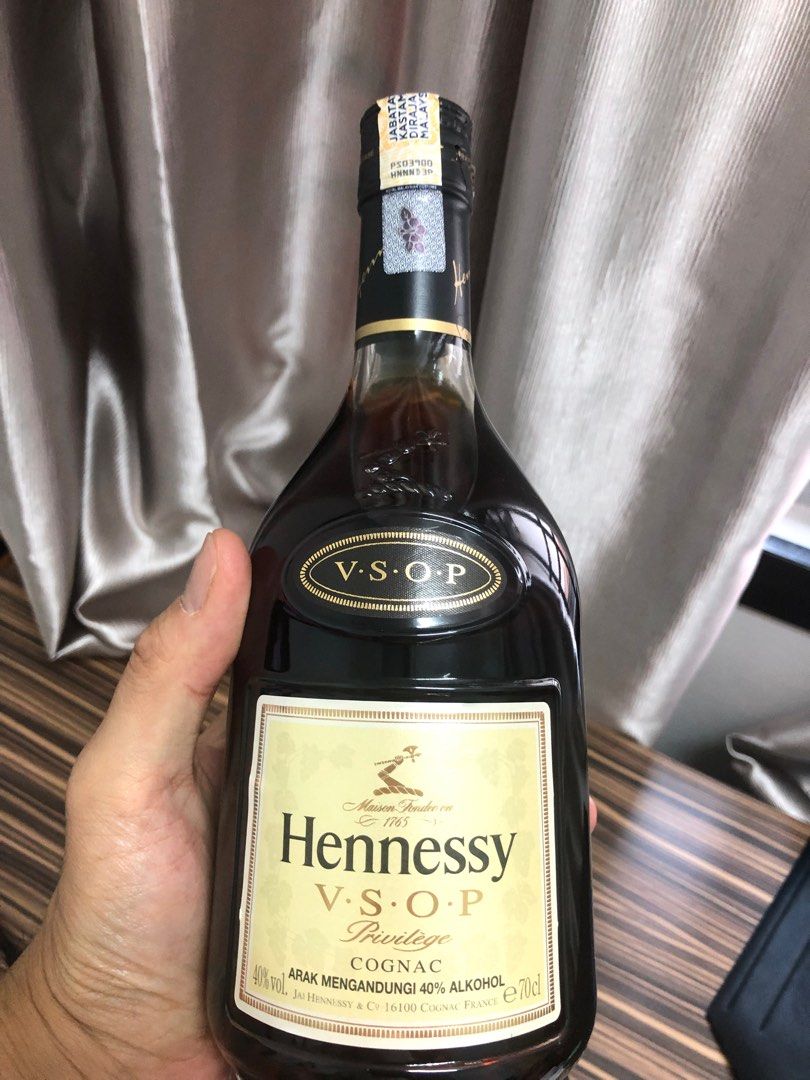 Hennessy VSOP 700ml, Food & Drinks, Alcoholic Beverages on Carousell