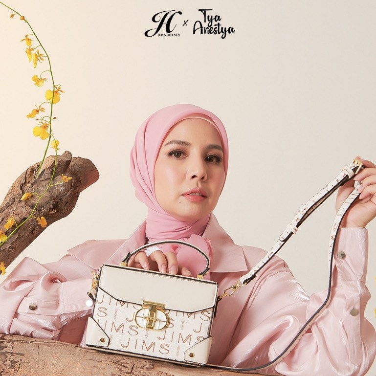Jims honey x tya arestya, Fesyen Wanita, Tas & Dompet di Carousell