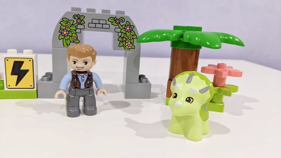 Lego Duplo Jurassic World T Rex And Triceratops Dinosaur, Hobbies ...