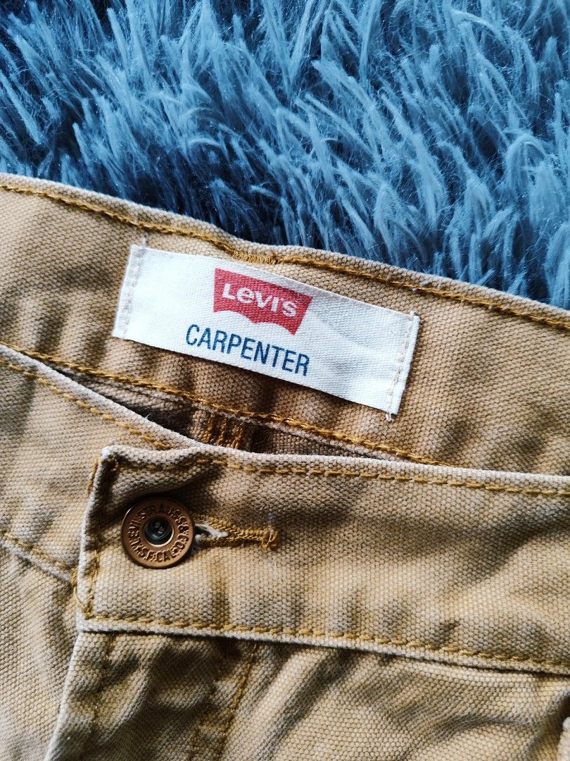 Levis Carpenters shorts Hamilton brown, Men's Fashion, Bottoms, Shorts on Carousell