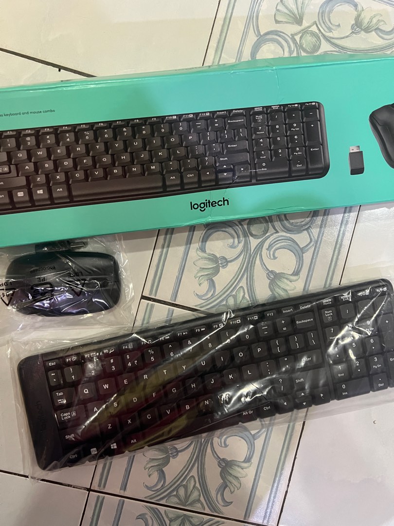 Logitech MK215 Wireless Keyboard and Mouse Combo for Windows, 2.4 GHz ...