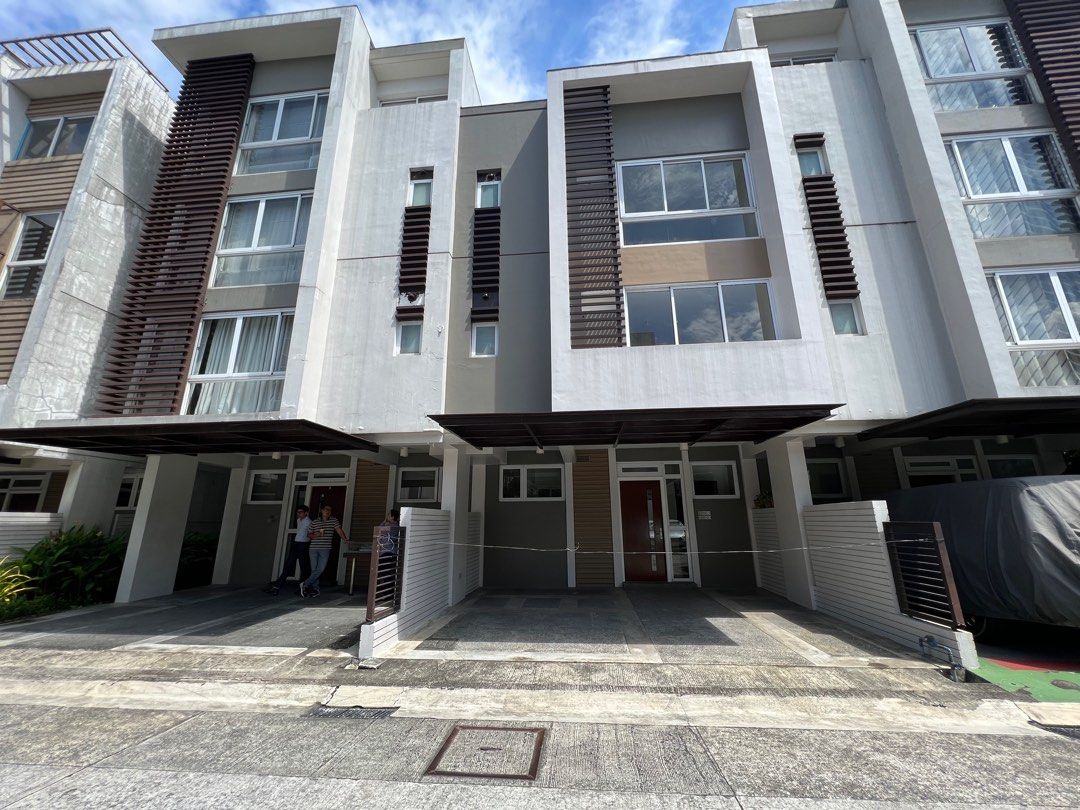 68 ROCES Luxury Townhouse near Tomas Morato ,inside a gated secured ...