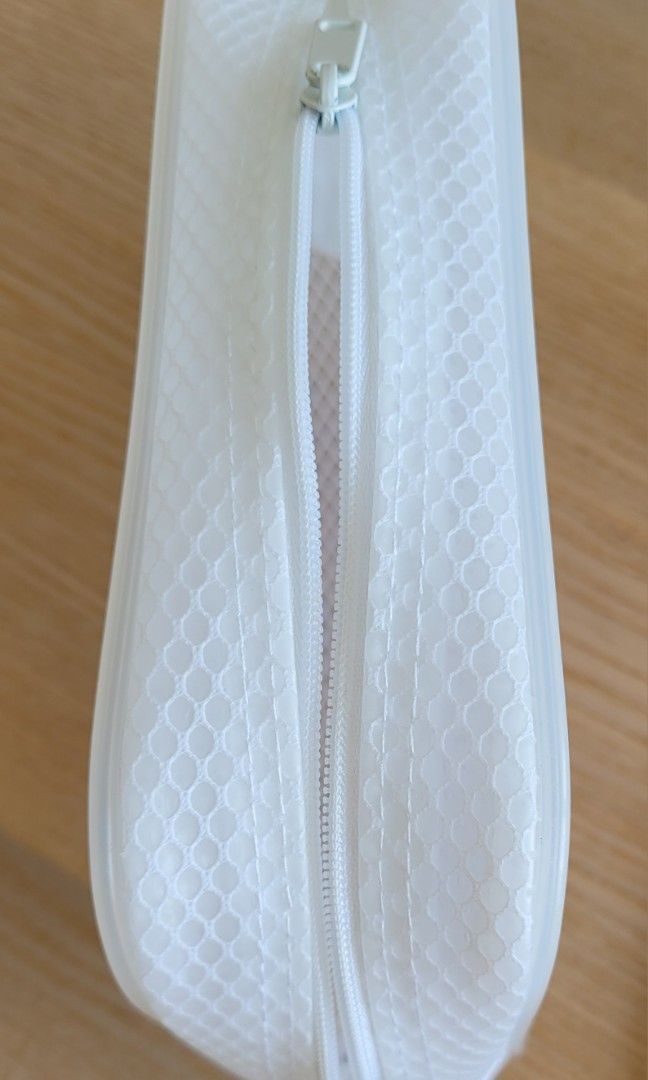 Muji Zipper Clear Pouch/Case, Hobbies & Toys, Travel, Travel Essentials ...