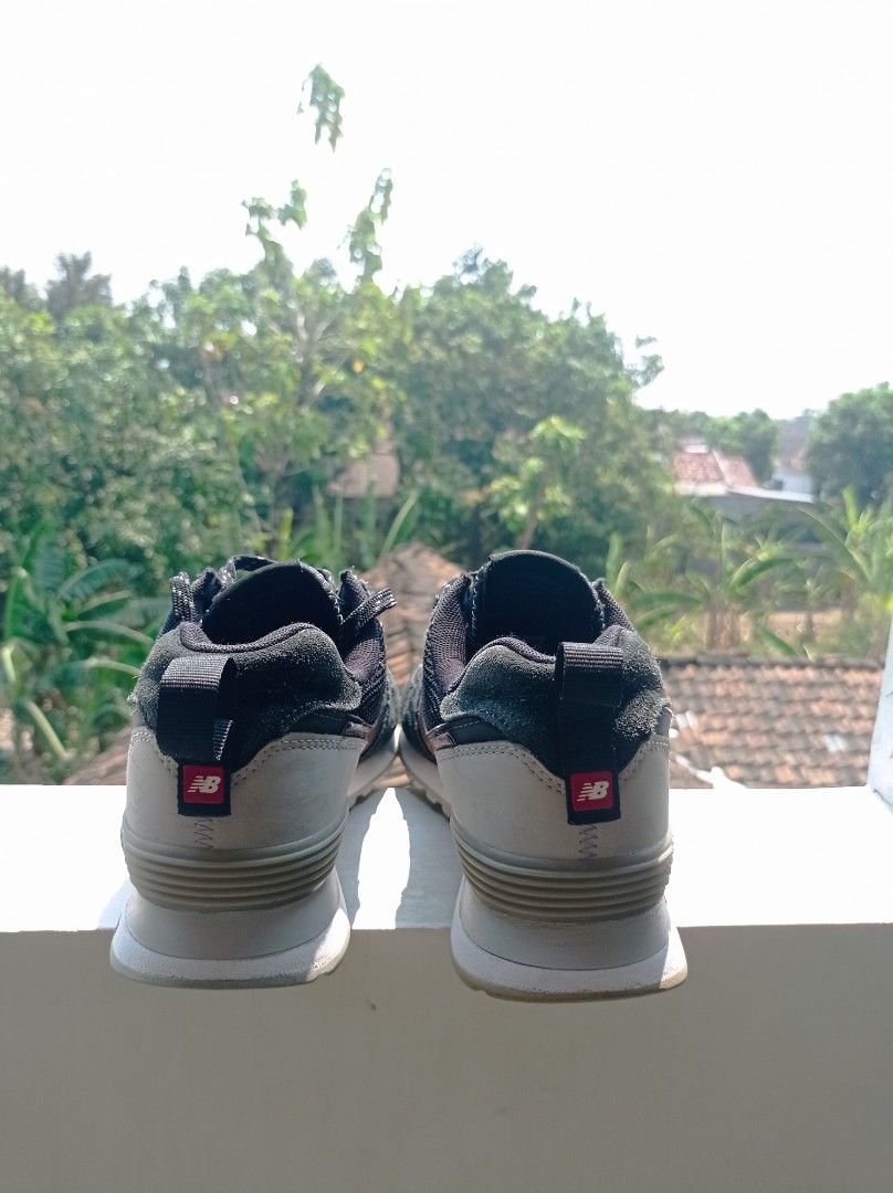 New Balance 574 Hitam Putih, Fesyen Pria, Sepatu , Sneakers di Carousell