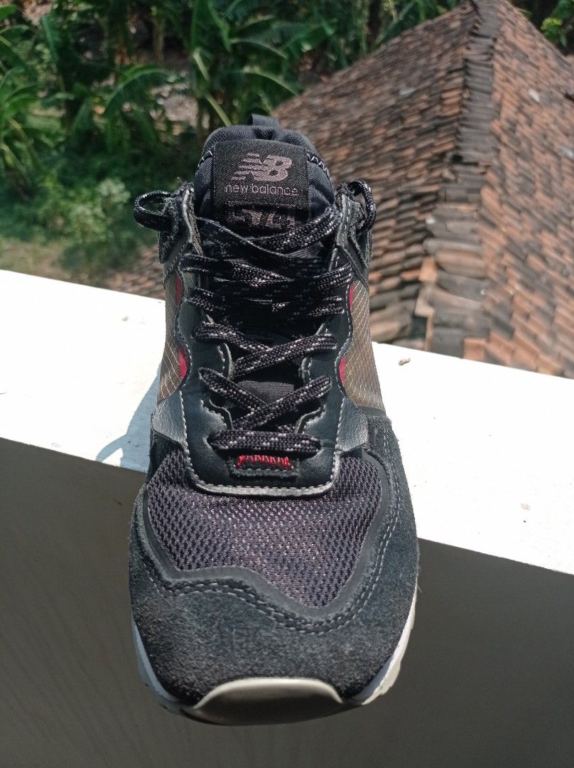 New Balance 574 Hitam Putih, Fesyen Pria, Sepatu , Sneakers di Carousell